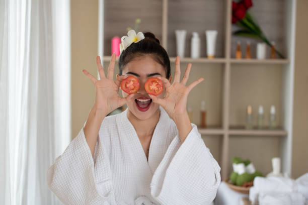 5 Simple Tomato Face Masks For Radiant Skin - SteamyTrends